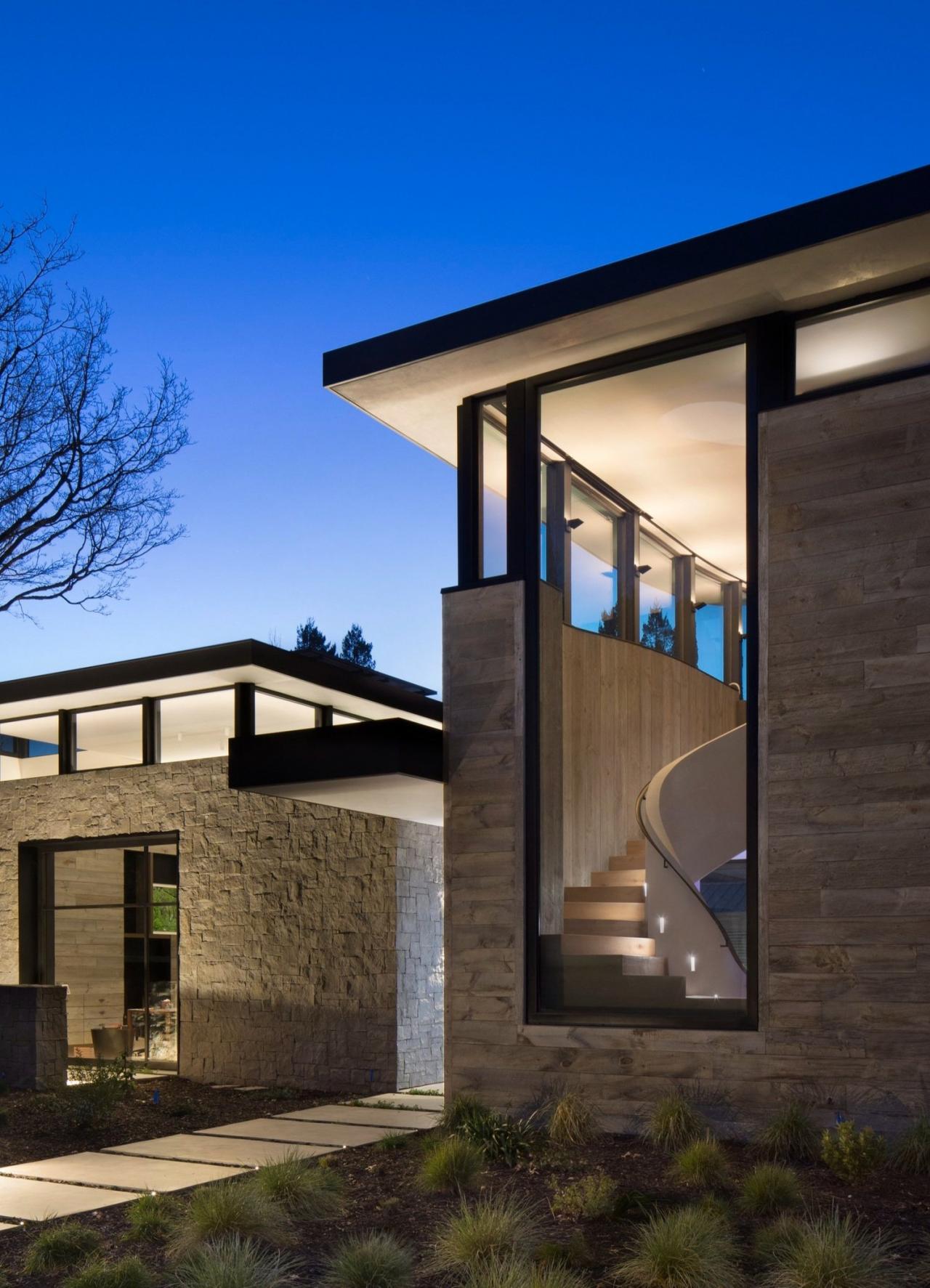 Springpoint Group - Mast